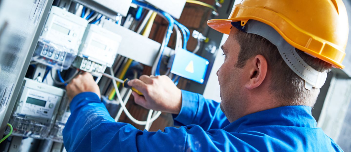 كيفية التقدم للحصول على خدمة الكهرباء والماء في أم القيوين | دوبيزل للعقارات